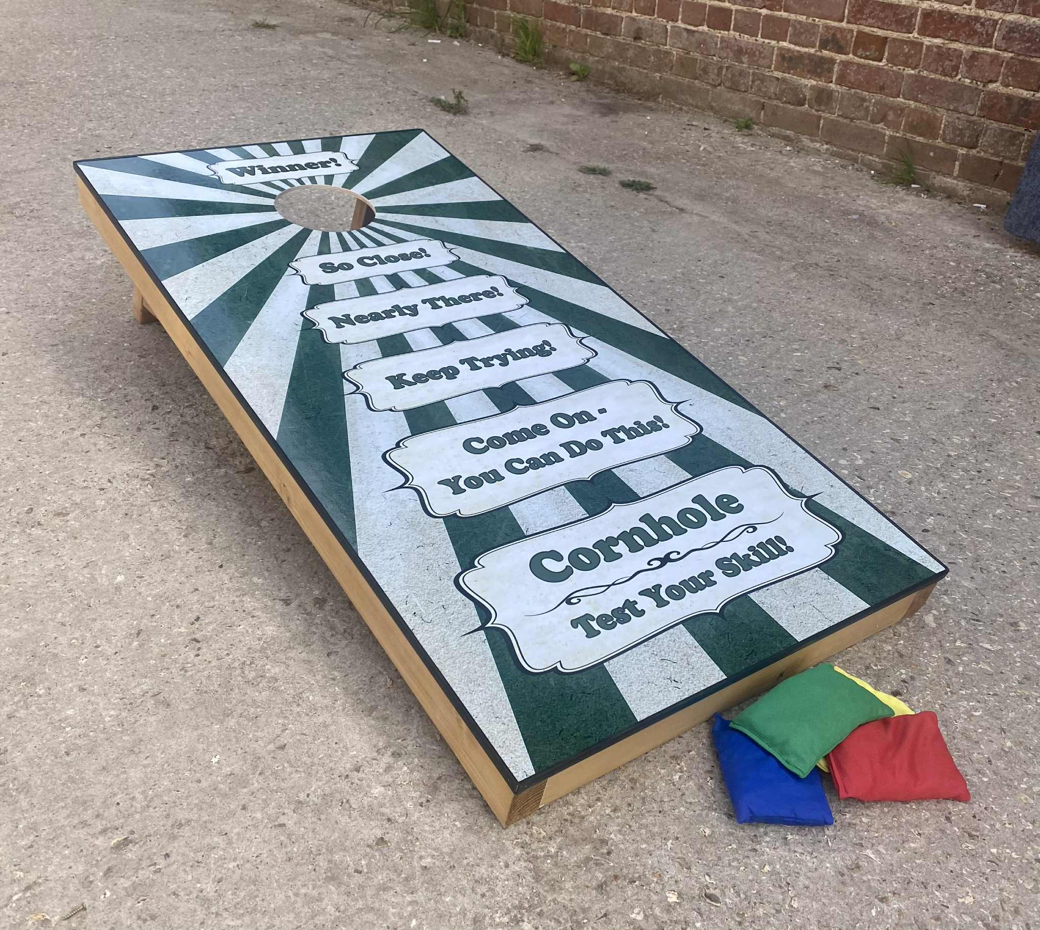 Cornhole – Retro Carnival Games