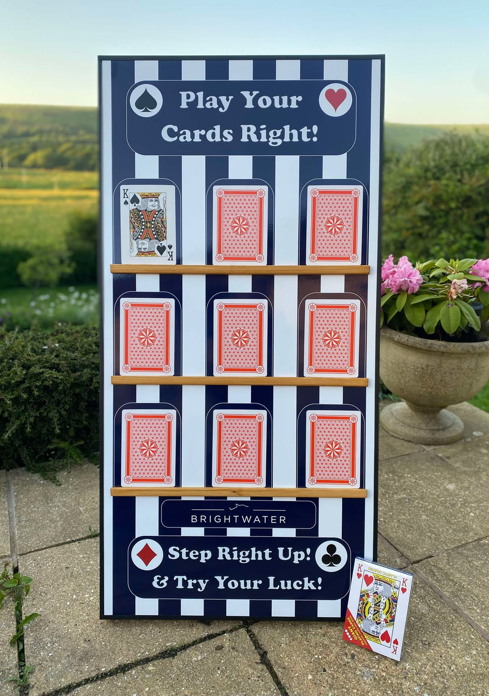 Play Your Cards Right – Retro Carnival Games